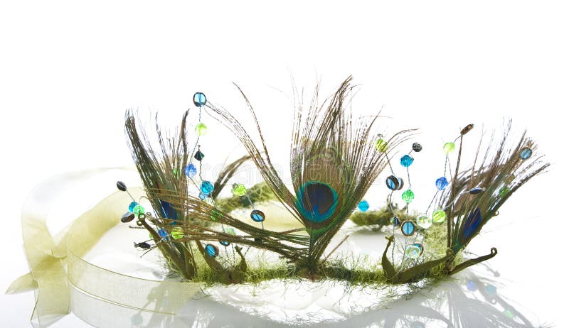 Alte Krone Hergestellt Von Den Pfaufedern Stockbild - Bild von ...