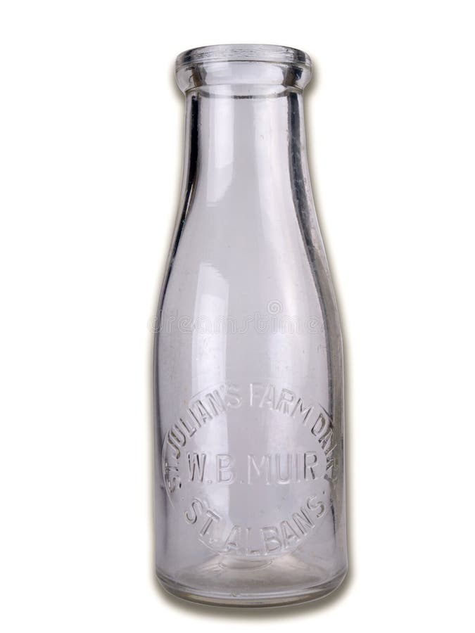 Alte Milchflasche stockbild. Bild von flüssigkeit, vertikal - 4434683