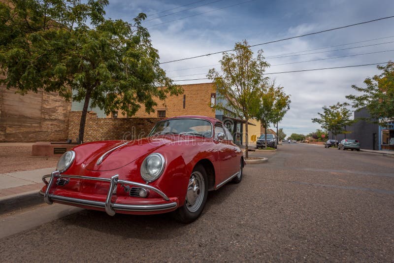 Alte Oldtimer und LKWs stockbild. Bild von chevrolet - 59853817