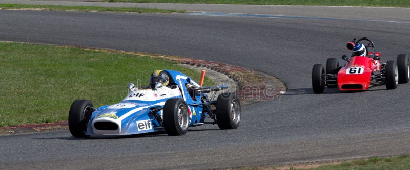 Alte Rennwagen Auf Einem Stromkreis Redaktionelles Stockfotografie ...