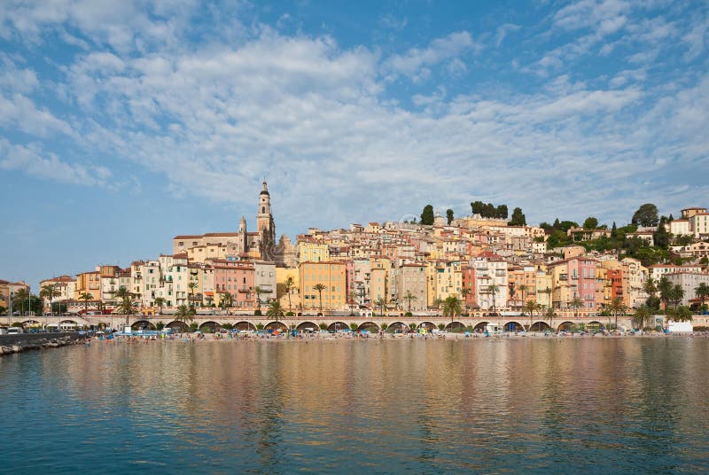 Alte Stadt Und Strand, Menton, Frankreich Stockfoto - Bild von ...