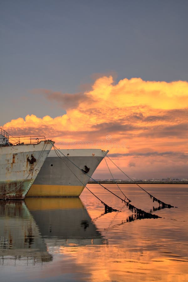Alte Tanker stockbild. Bild von lieferung, ladung, anklagebank - 4559883