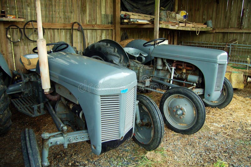 Alte Traktoren stockbild. Bild von reise, eisen, antreiben - 22363563
