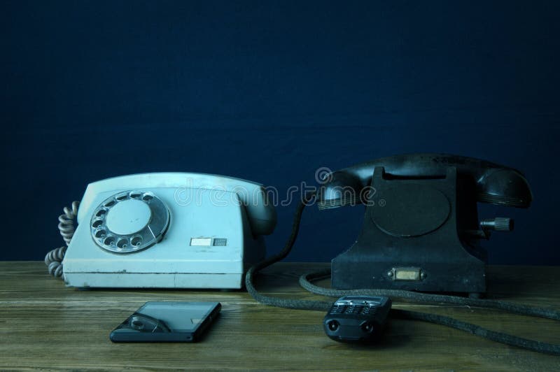 Alte und neue Phone stockbild. Bild von zeile, einheit - 77597697