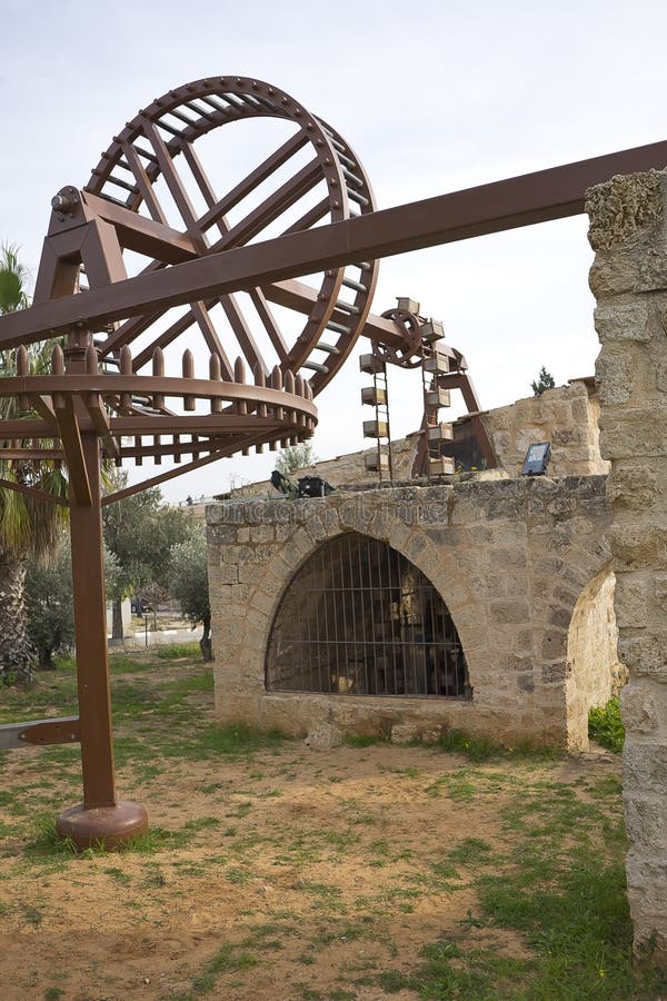 Alte Wasserpumpe Binyamina stockfoto. Bild von vertiefung - 65866562