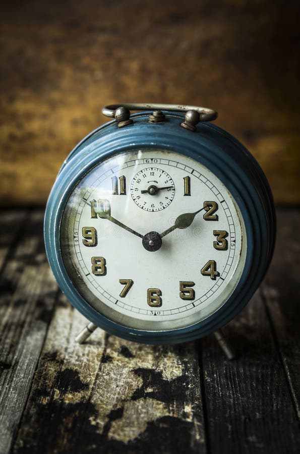 Alter blauer Wecker stockbild. Bild von inländisch, wach - 29189427
