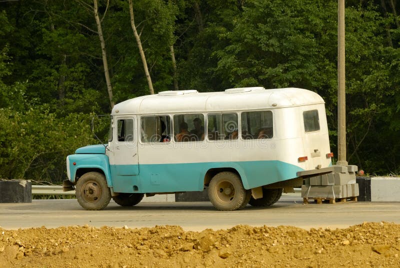 Ein alter Bus stockfoto. Bild von verkehr, vorstadt, transport - 1214726