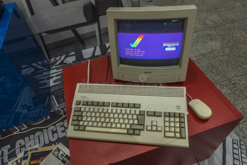 Alter Computer redaktionelles stockfoto. Bild von überwachungsgerät ...