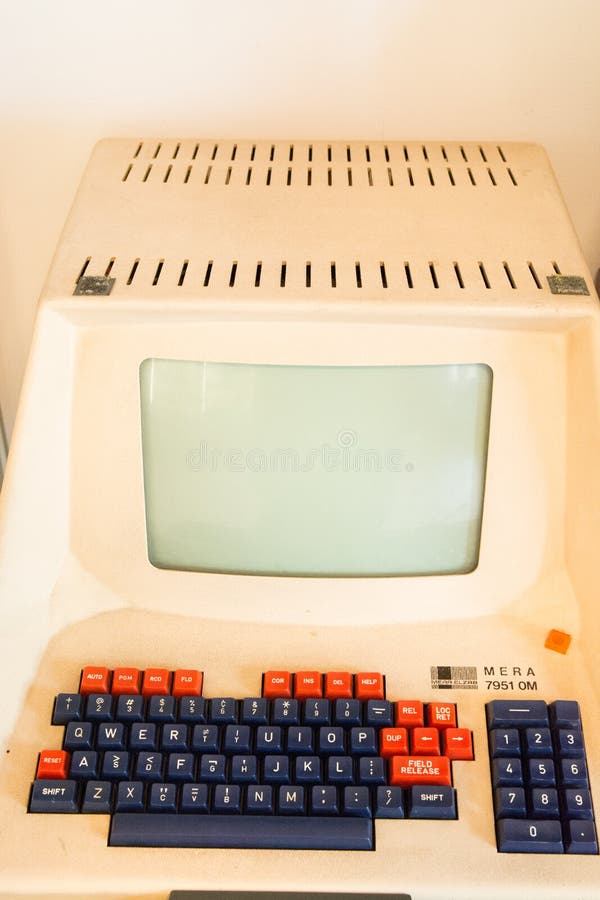 Eine Alte Maschine An Einem Computermuseum Redaktionelles Stockbild ...