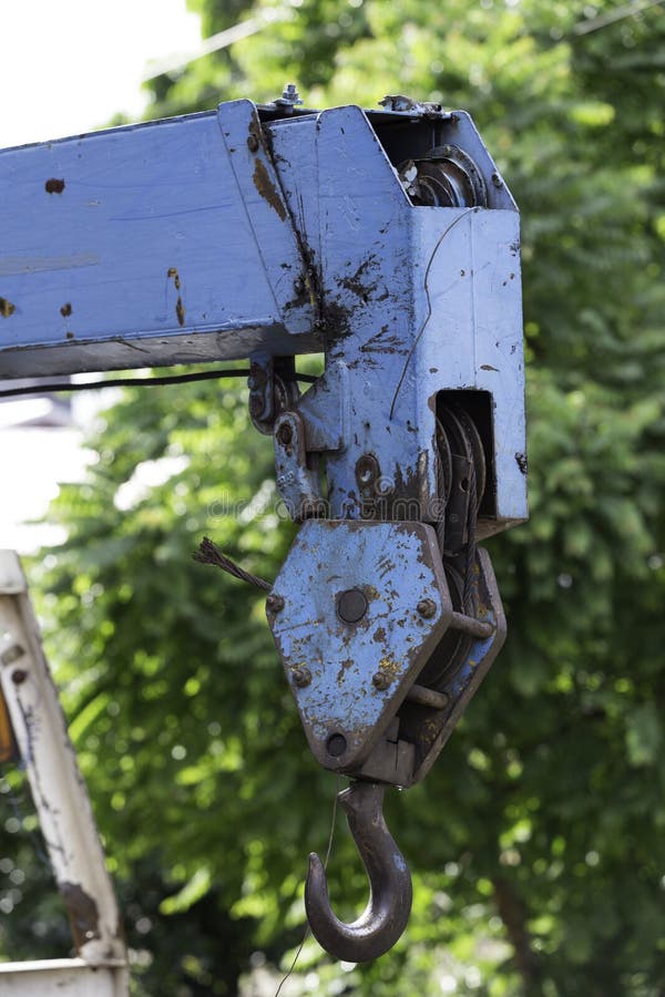 Alter Hiab Kran Und Rusty Hook Stockfoto - Bild von höhenruder, metall ...