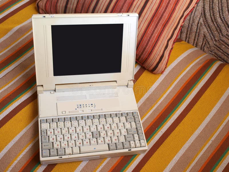 Alter Laptop stockbild. Bild von wollen, selbstgemacht - 10820173