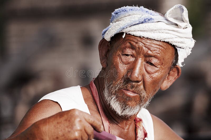 Alter Mann in West-China redaktionelles stockfoto. Bild von ...