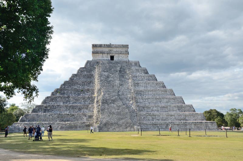 Alter Mayapyramide Kukulcan-Tempel in Chichen Itza, Mexiko ...