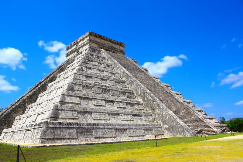 Alter Mayapyramide Kukulcan-Tempel, Chichen Itza, Yucatan, Stockfoto ...