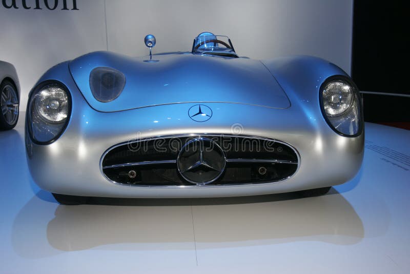 Alter Mercedes-Rennwagen redaktionelles foto. Bild von leistung - 10997561