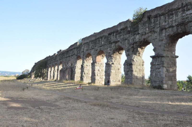Alter Römischer Viadukt, Rom Stockfoto - Bild von ungezwungenheit ...