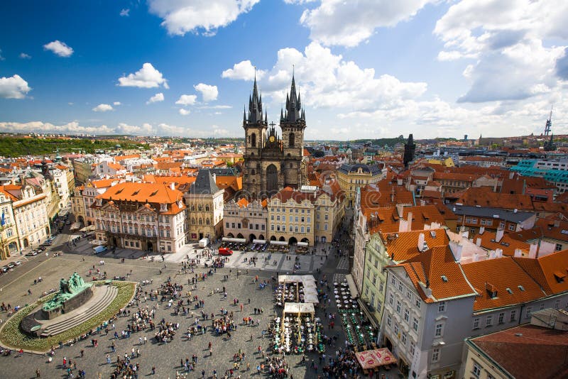 Alter Rathausplatz in Prag redaktionelles stockbild. Bild von gotisch ...