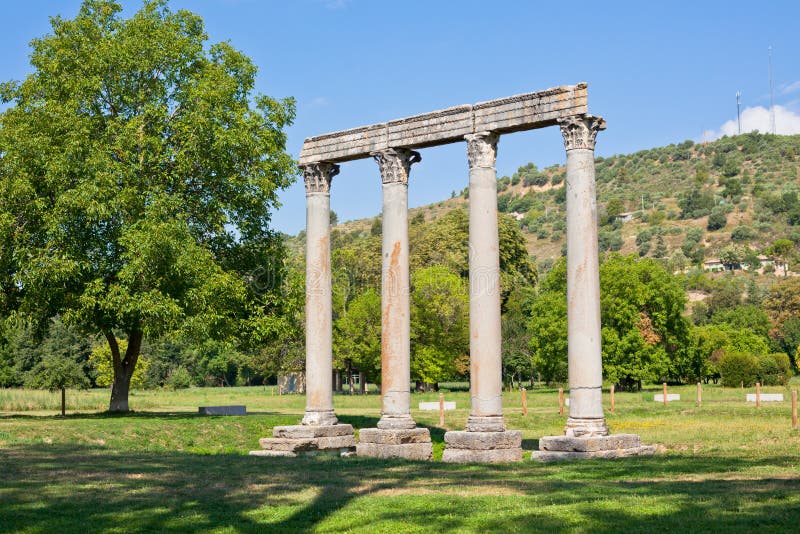 Alter Roman Temple in Riez, Frankreich Stockbild - Bild von nave ...
