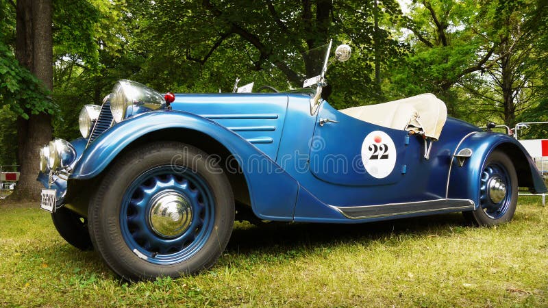 Alter Sport und Rennwagen redaktionelles stockfotografie. Bild von ...