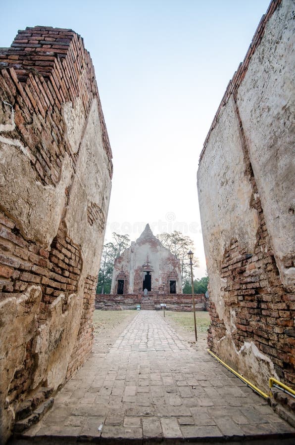 Alter Tempel in Historischem Park Phichit, Thailand Machte Mit Rotem ...