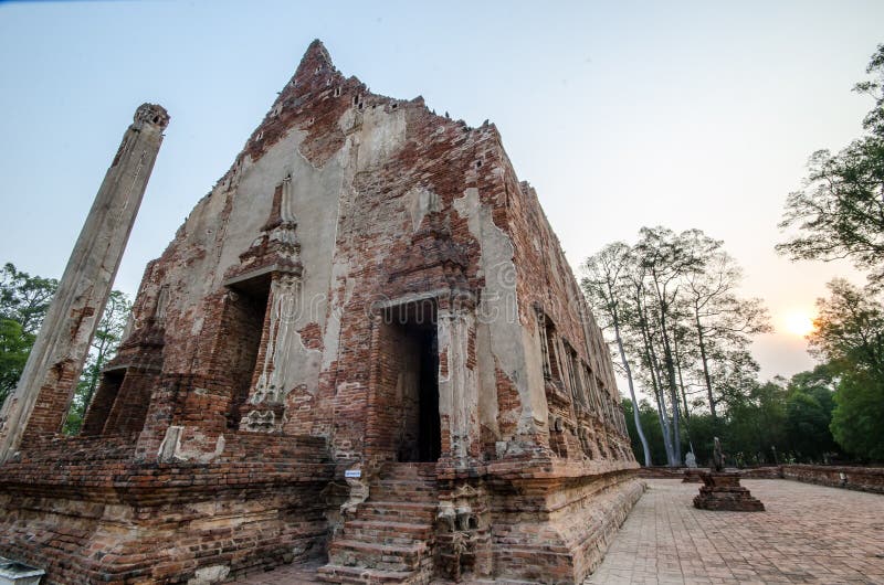 Alter Tempel in Historischem Park Phichit, Thailand Machte Mit Rotem ...