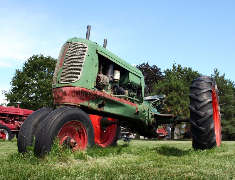 Alter Dampf-Motor-Traktor. stockbild. Bild von blau, landwirtschaft ...