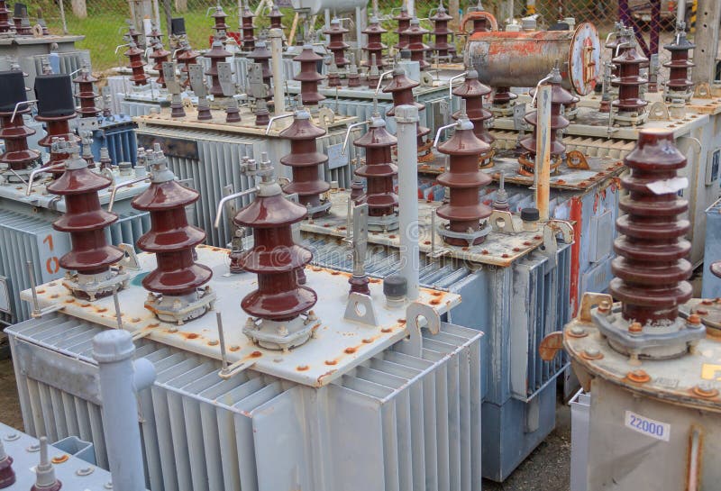 Alter Transformator stockbild. Bild von verteilung, anschlüsse - 25377461