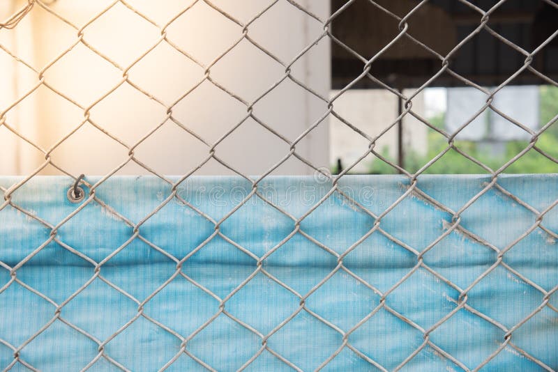 Alter Zaun Background Mit Rimlight Stockbild - Bild von eisen, metall ...