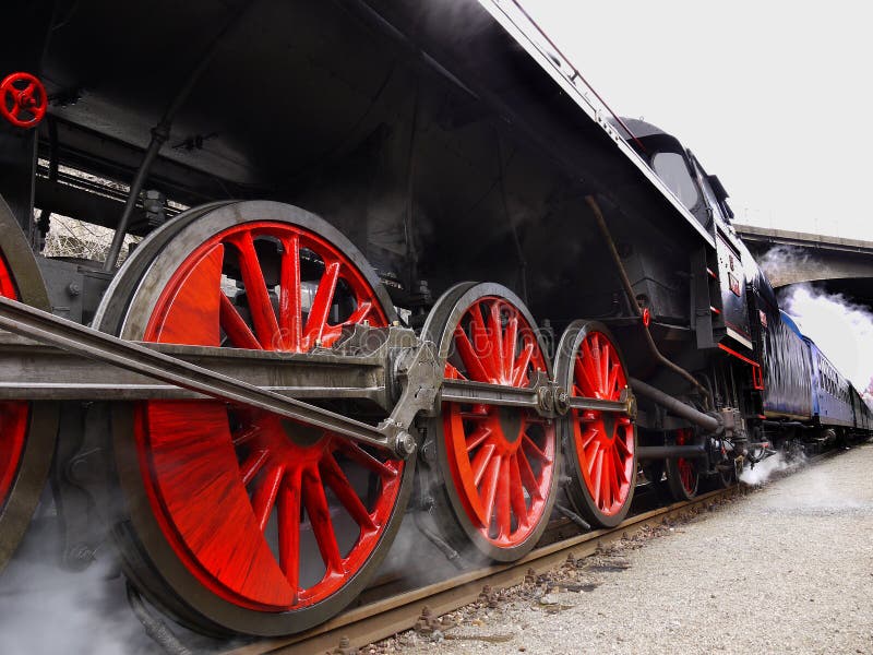 Alter Zug redaktionelles stockbild. Bild von plattform - 35662749