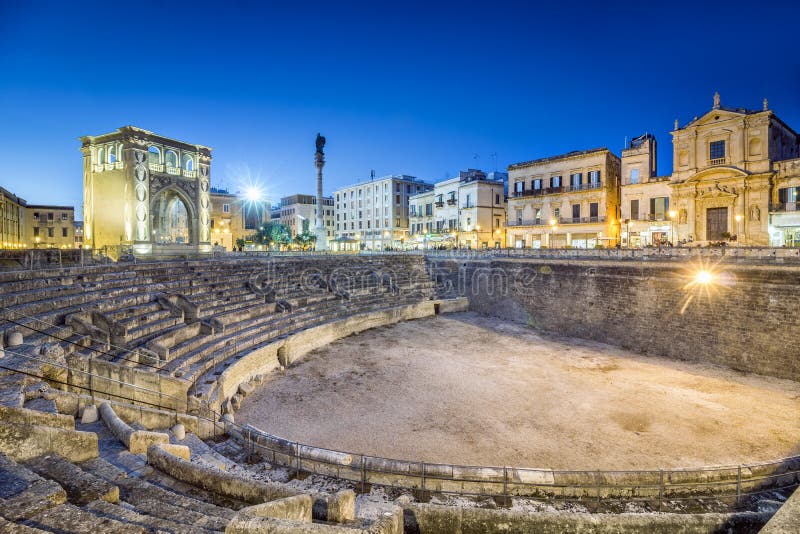 Altes Amphitheater In Lecce, Italien Stockfoto - Bild von lecce ...