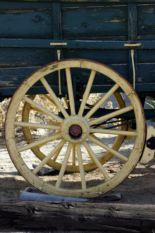Altes Rad eines Planwagens stockbild. Bild von mexikanisch - 58192869