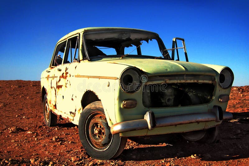 Altes Auto stockbild. Bild von ruiniert, hinterland, fahrzeug - 14023453