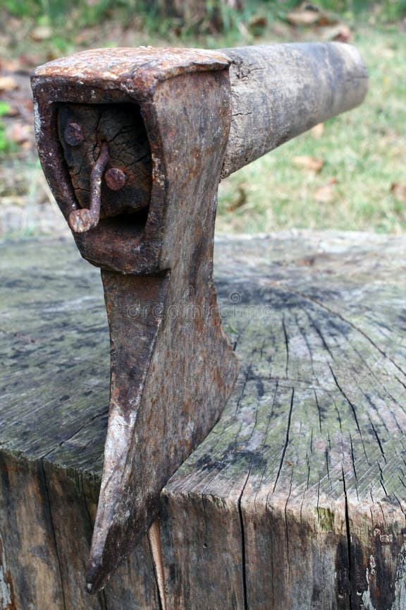 Altes Beil stockbild. Bild von schnitt, kriegsbeil, kariös - 11562903