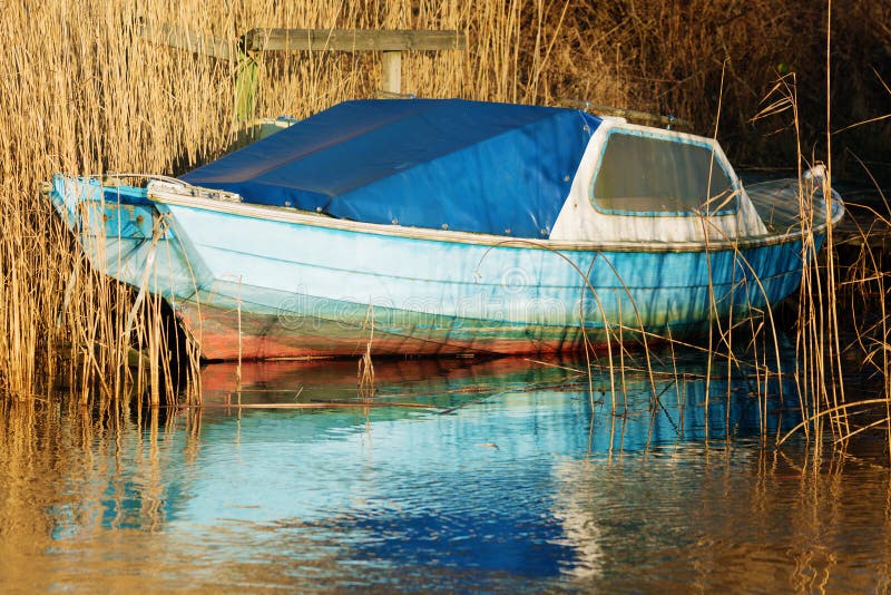 Altes blaues Boot stockfoto. Bild von schweden, heck - 64569348