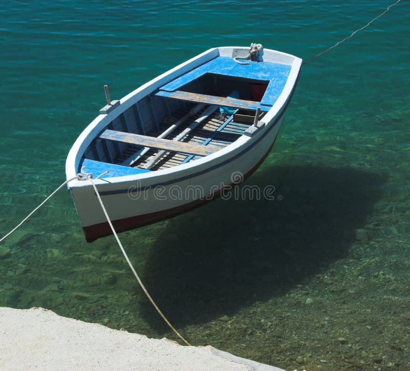 Altes Boot stockbild. Bild von reflexion, ruhig, bunt - 4911375