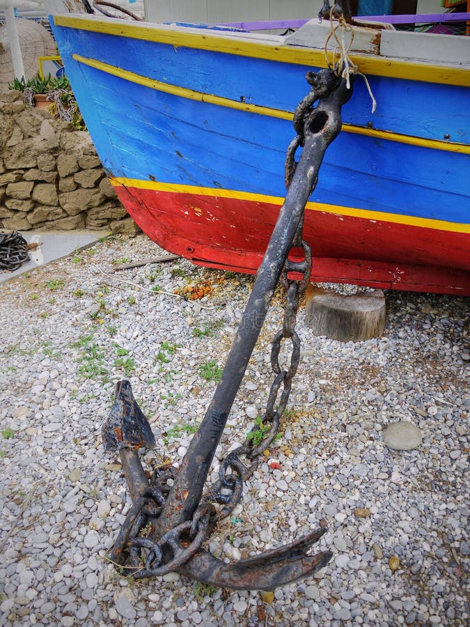 Altes Boot und Anker stockfoto. Bild von rostig, marine - 34806610