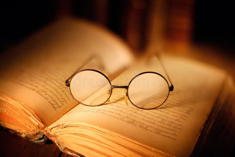 Altes Offenes Buch Mit Stift Und Tintenfaß Stockbild - Bild von ...