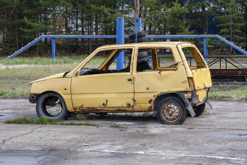 Retro Gelbes Auto Stockfotos und Bilder - Laden Sie 1,023 lizenzfreie ...