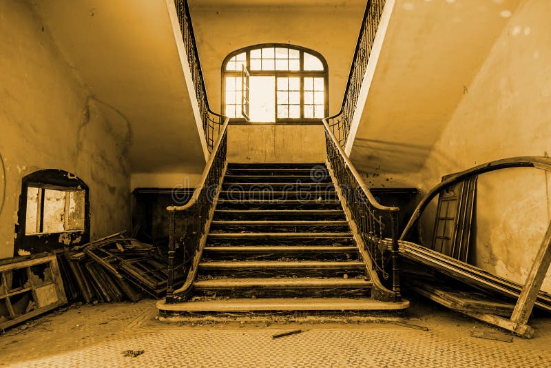 Altes Haus stockbild. Bild von zerfall, mittelalterlich - 121095529