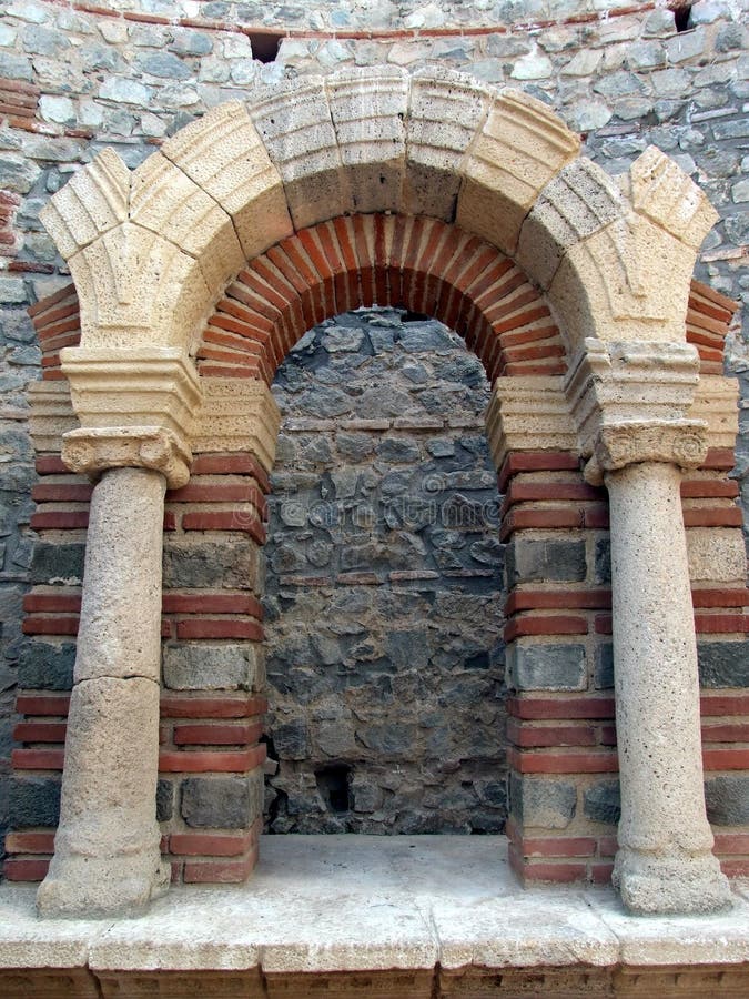 Altes römisches Gatter stockfoto. Bild von spalte, ruine - 2570880