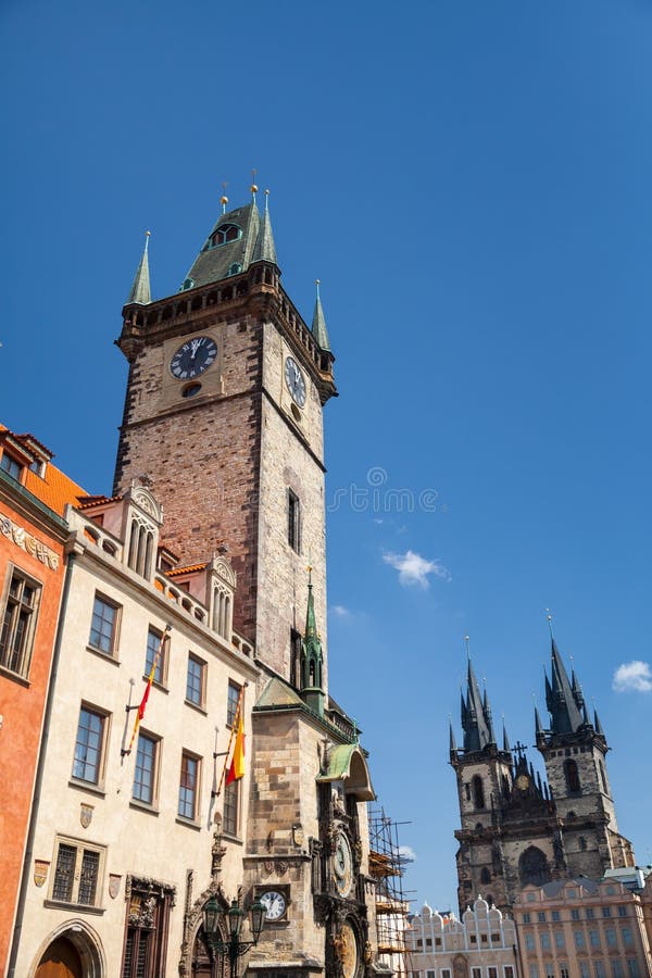 Altes Rathaus Prags am Sonnigen Tag Stockfoto - Bild von prag, quadrat ...