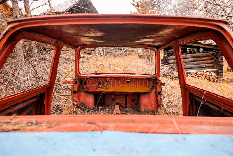 Altes rostiges Auto stockfoto. Bild von auto, rostiges - 116526594