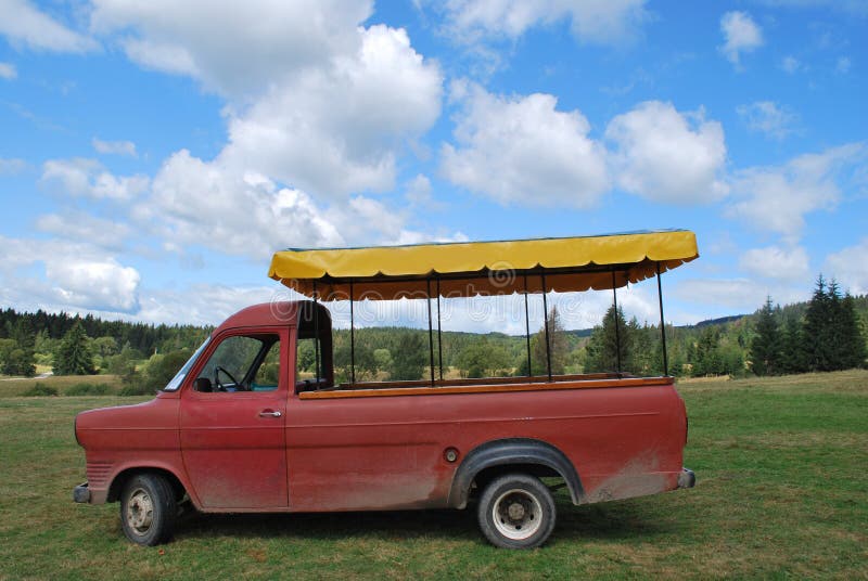 Altes rostiges Auto stockbild. Bild von auto, rost, metall - 12288107