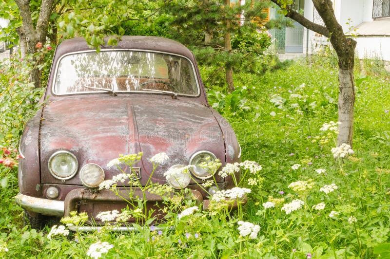 Altes rostiges Auto redaktionelles stockbild. Bild von leerer - 59808474