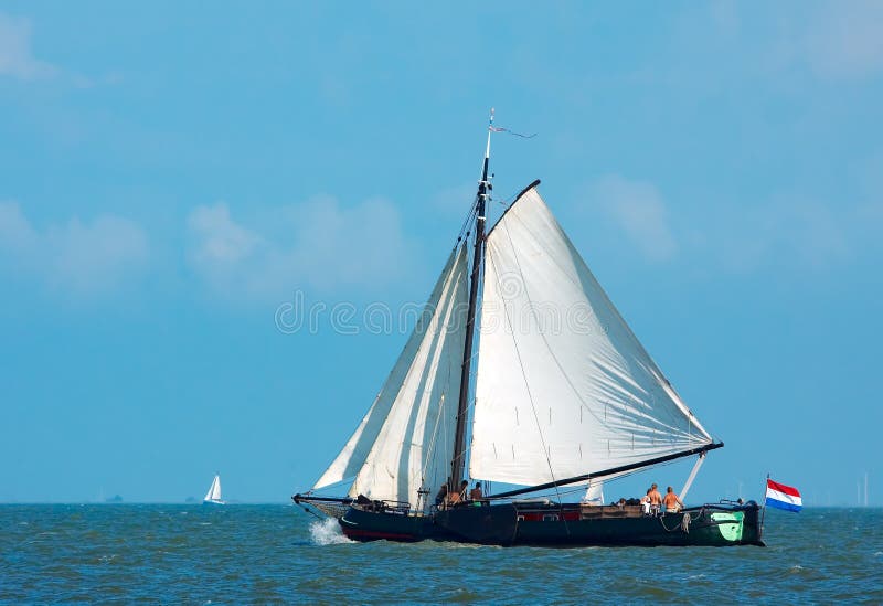Altes Segelboot stockfoto. Bild von segeln, romantisch - 1069624