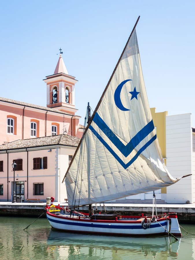 Altes Segelboot stockbild. Bild von verankert, antike - 35650033