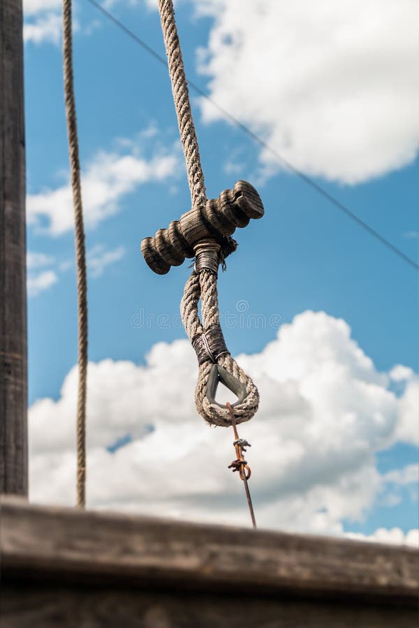 Altes Seil Und Schiff Durch Boot Stockfoto - Bild von segelboot ...