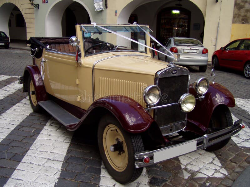 Altes Skoda stockfoto. Bild von betriebsart, hintergrund - 3762004