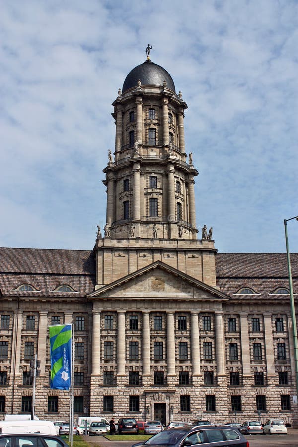 Altes Stadthaus in Berlin stock photo. Image of land - 34490506