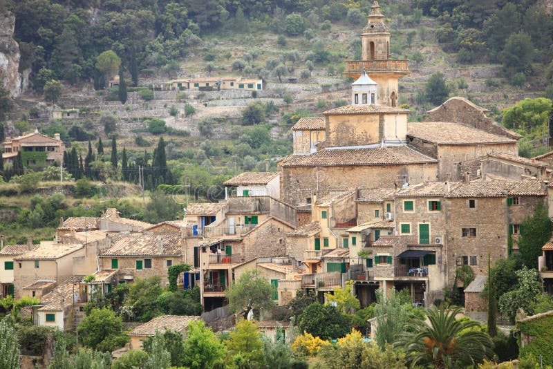Altes Steindorf Auf Einem Bergabhang Stockbild - Bild von landschaft ...